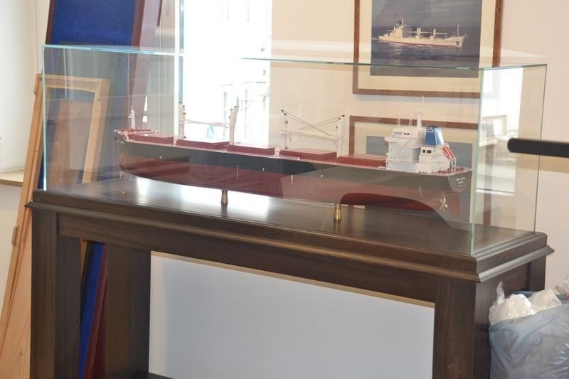 Ready made display case with glass and stand